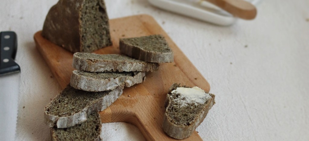 Kovászos fehér kenyér kendermagliszttel – Smuczer Hanna