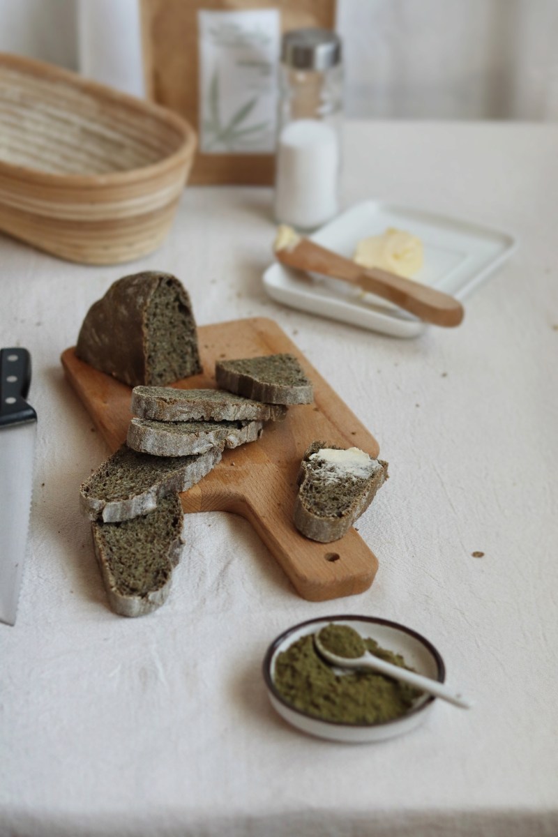 Kovászos fehér kenyér kendermagliszttel – Smuczer Hanna